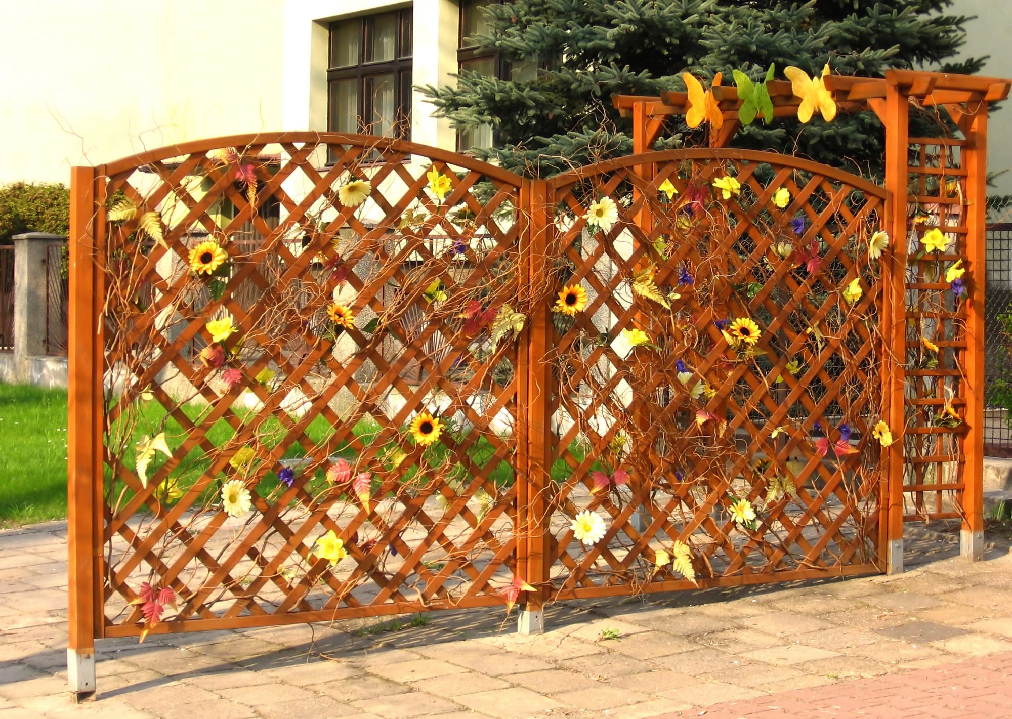 10 Garden Screening Ideas to Transform Your Outdoor Space - PriceMyGarden